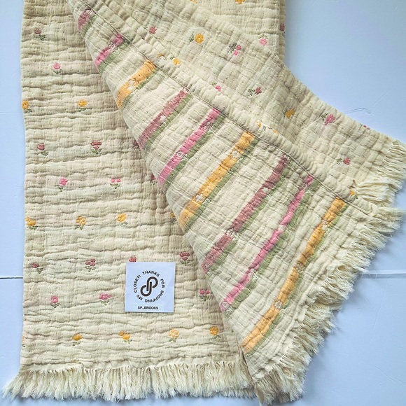 Piscatextil | Bedding | Salepiscatextil Throw Blanket Scattered Blooms ...